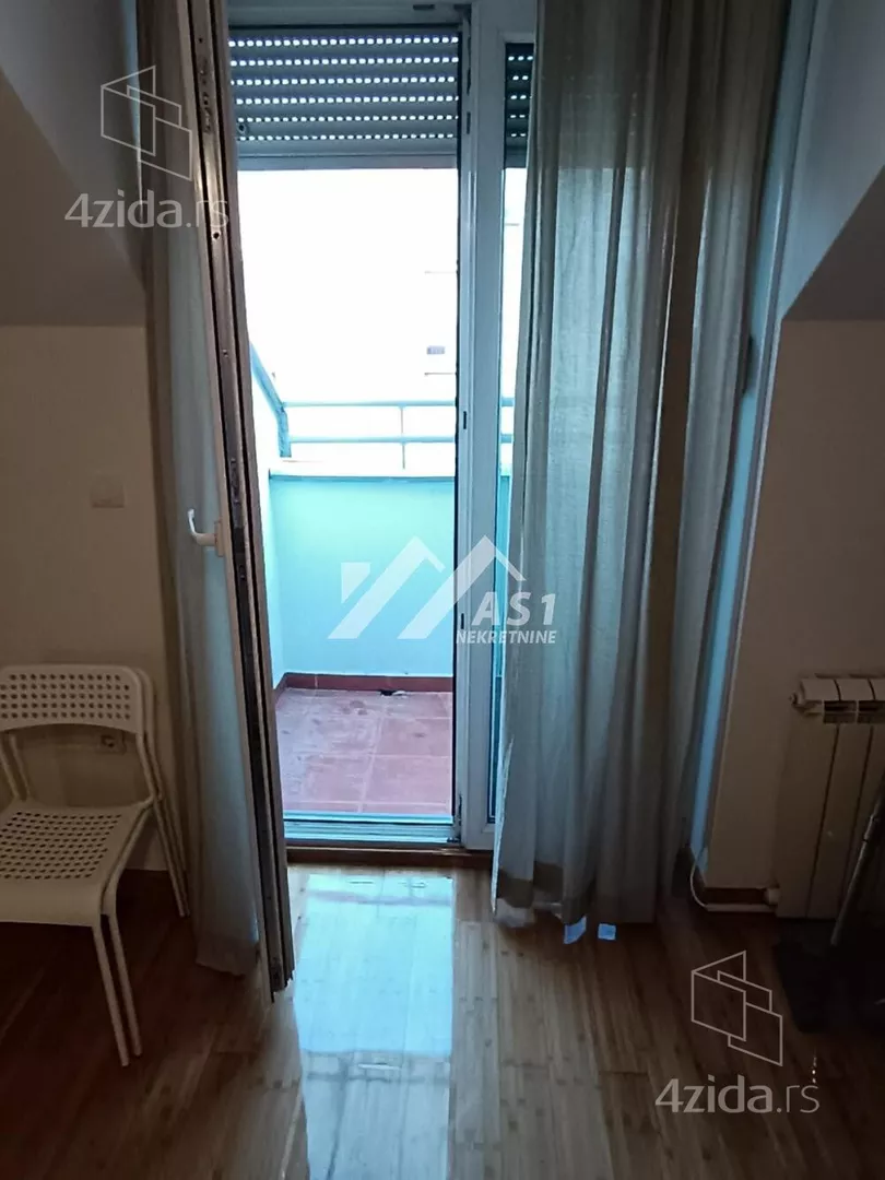 Jednosoban stan za izdavanje, Koste Racina, 300€, 35m²