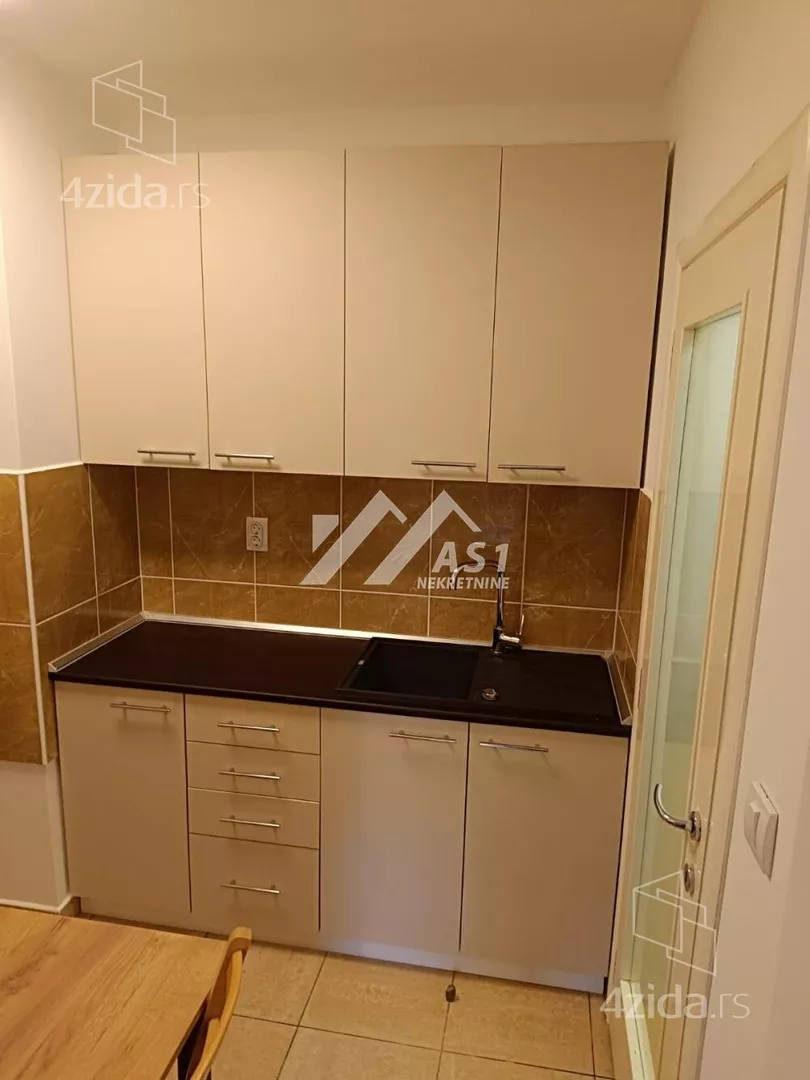 Jednosoban stan za izdavanje, Koste Racina, 300€, 35m²