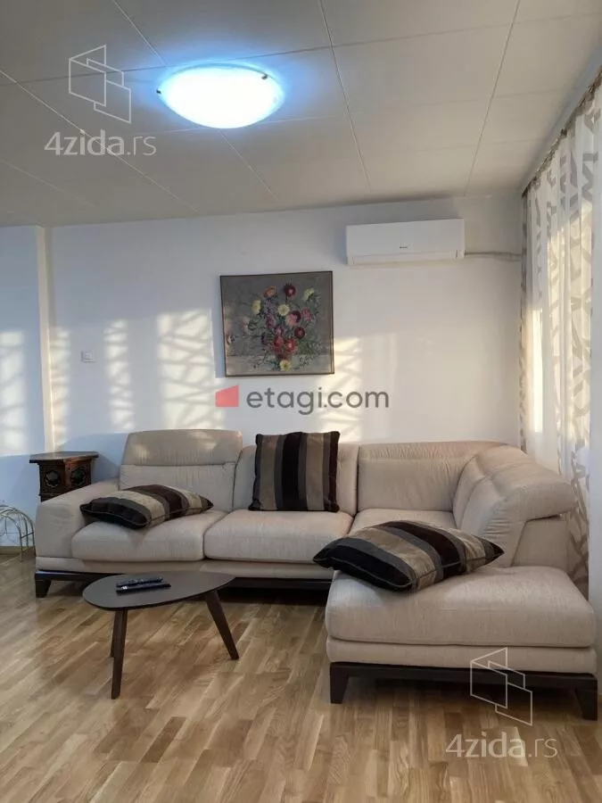 Trosoban stan za izdavanje, Medijana, 400€, 65m²