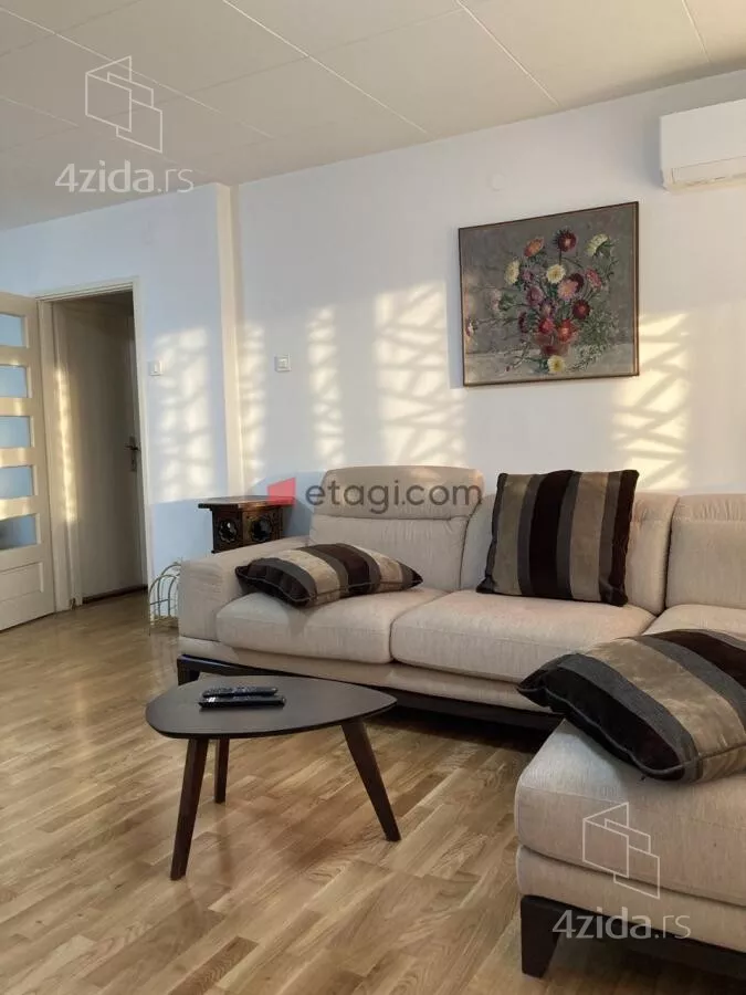 Trosoban stan za izdavanje, Medijana, 400€, 65m²