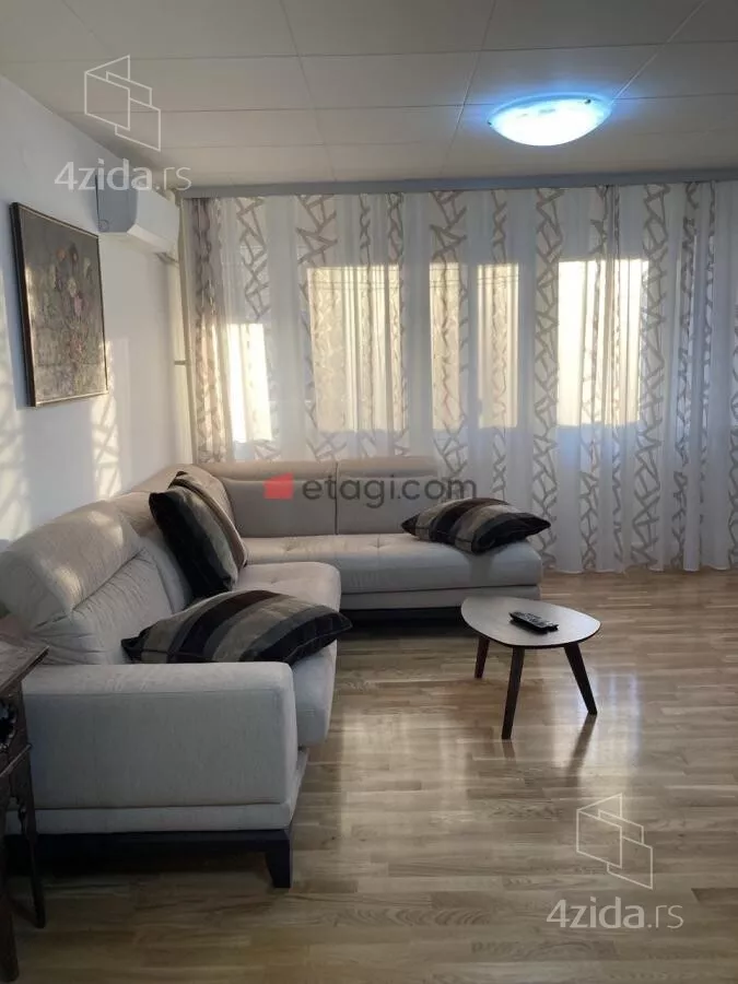 Trosoban stan za izdavanje, Medijana, 400€, 65m²