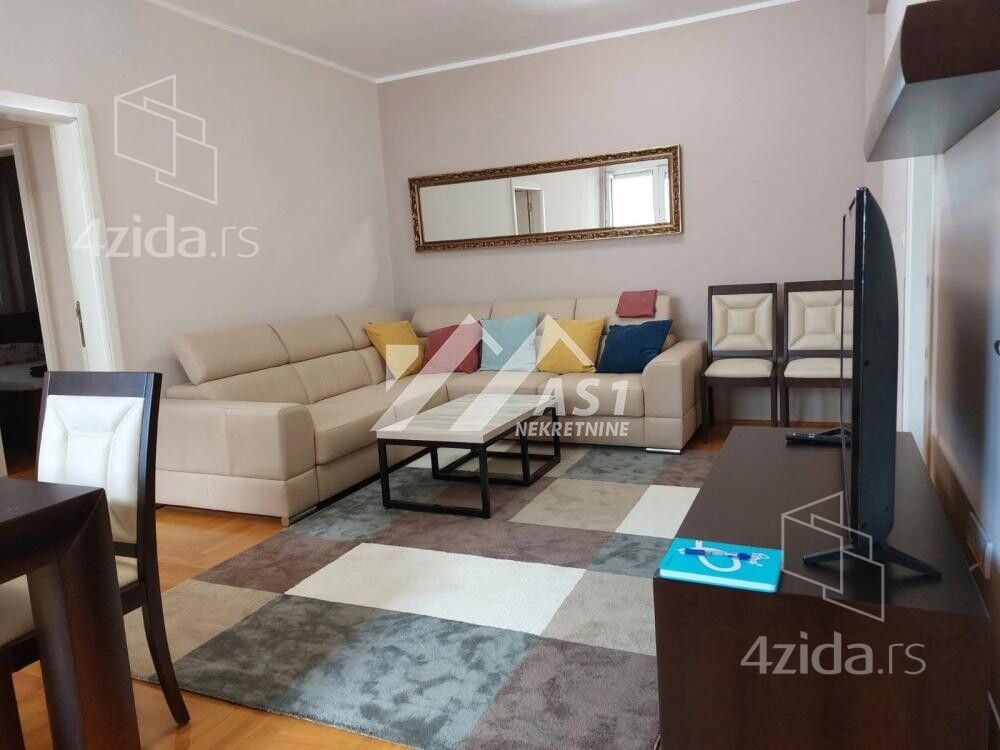 Trosoban stan za izdavanje, Laze Kostica, 850€, 65m²