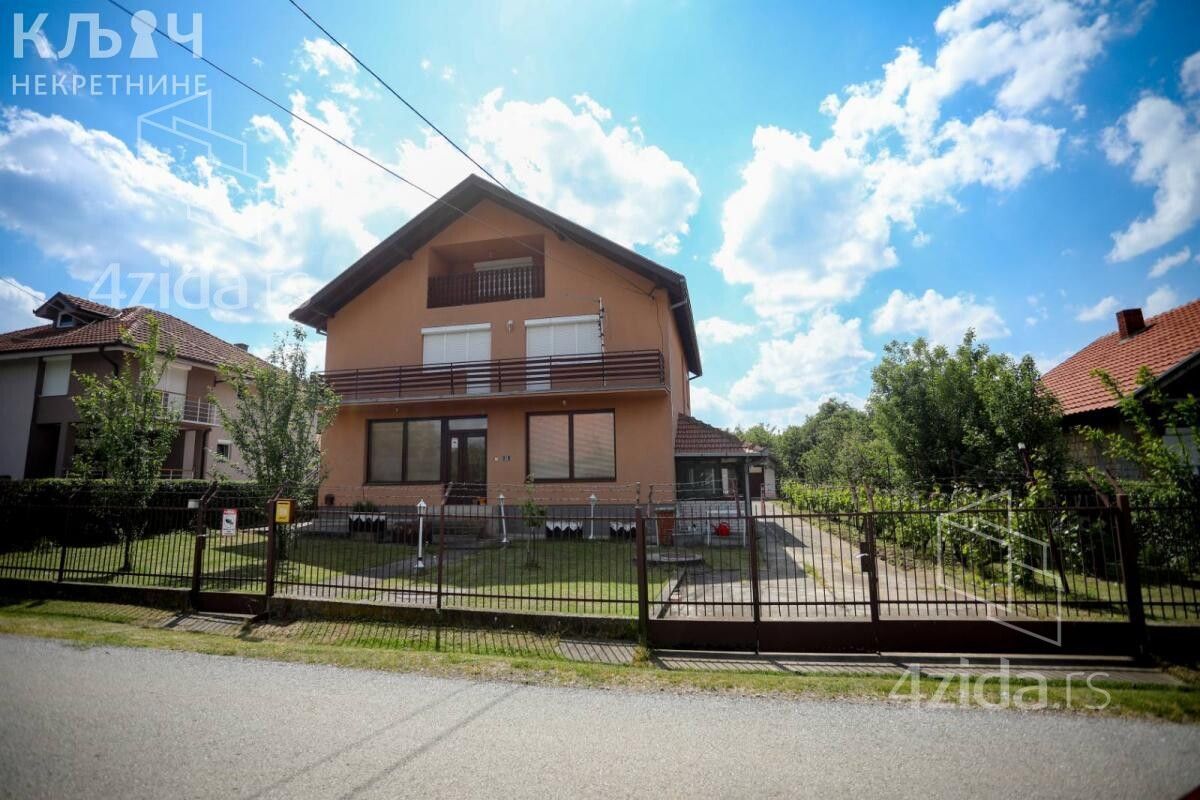 Kuća na prodaju, Šumarice, 175.000€, 300m²