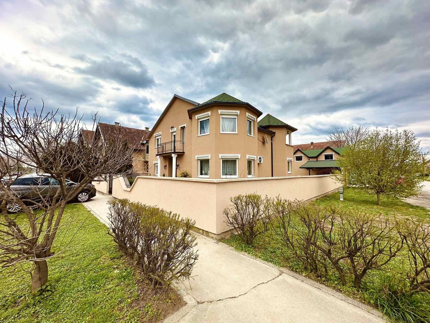 Kuća na prodaju, Rumenka, 350.000€, 235m² - 4zida