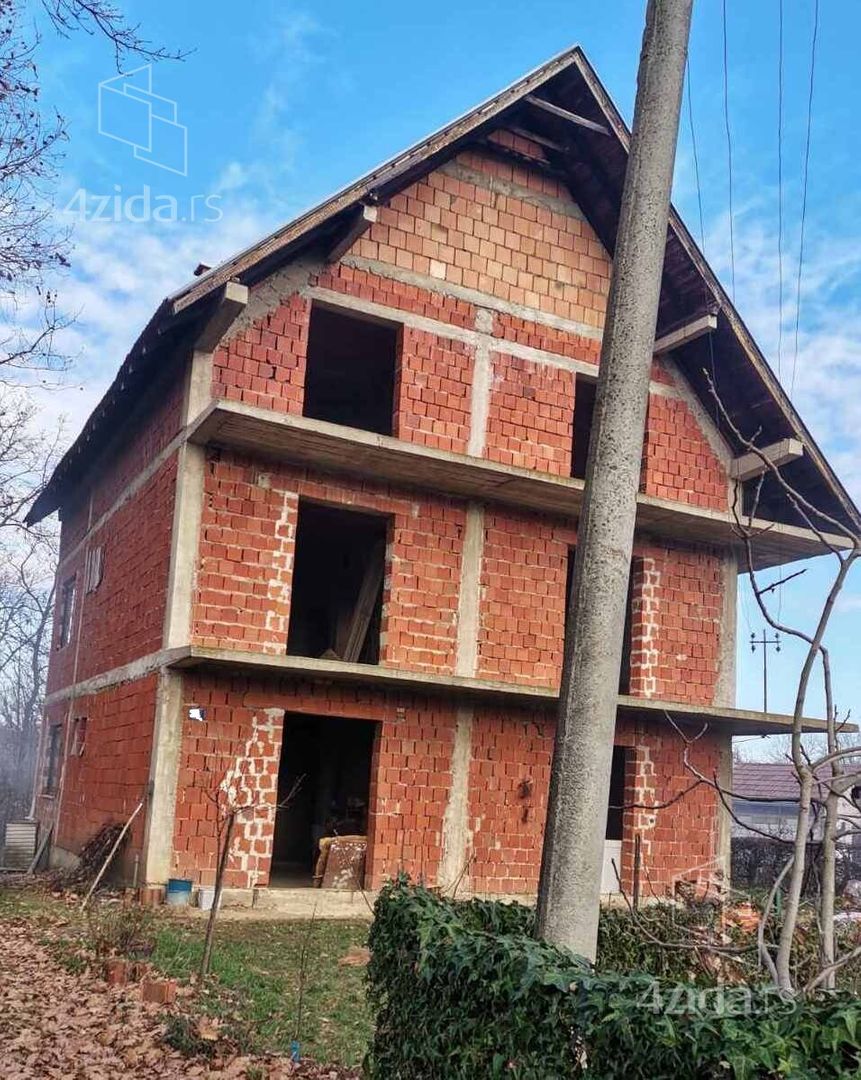 2-etažna kuća na prodaju, Šumarice, 62.000€, 281m²
