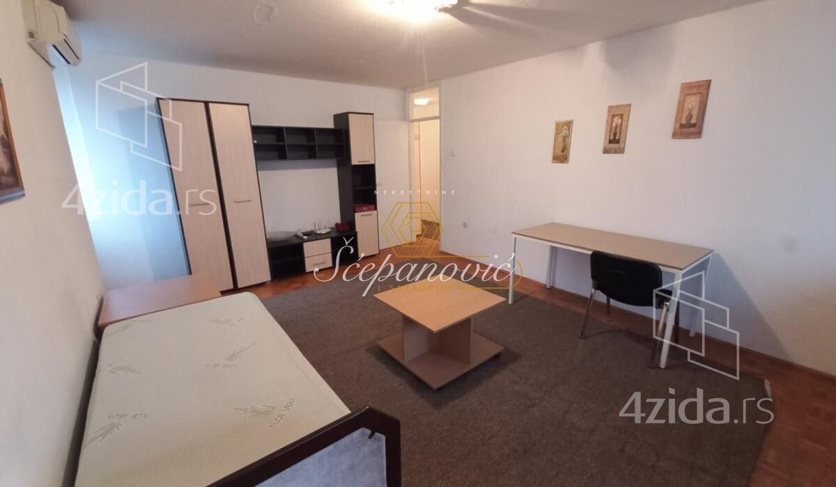 Trosoban stan za izdavanje, Liman 2, 650€, 69m²