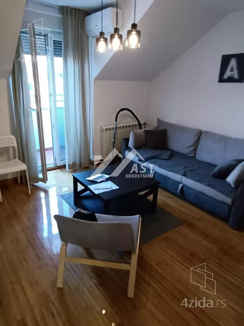Jednosoban stan za izdavanje, Koste Racina, 300€, 35m²