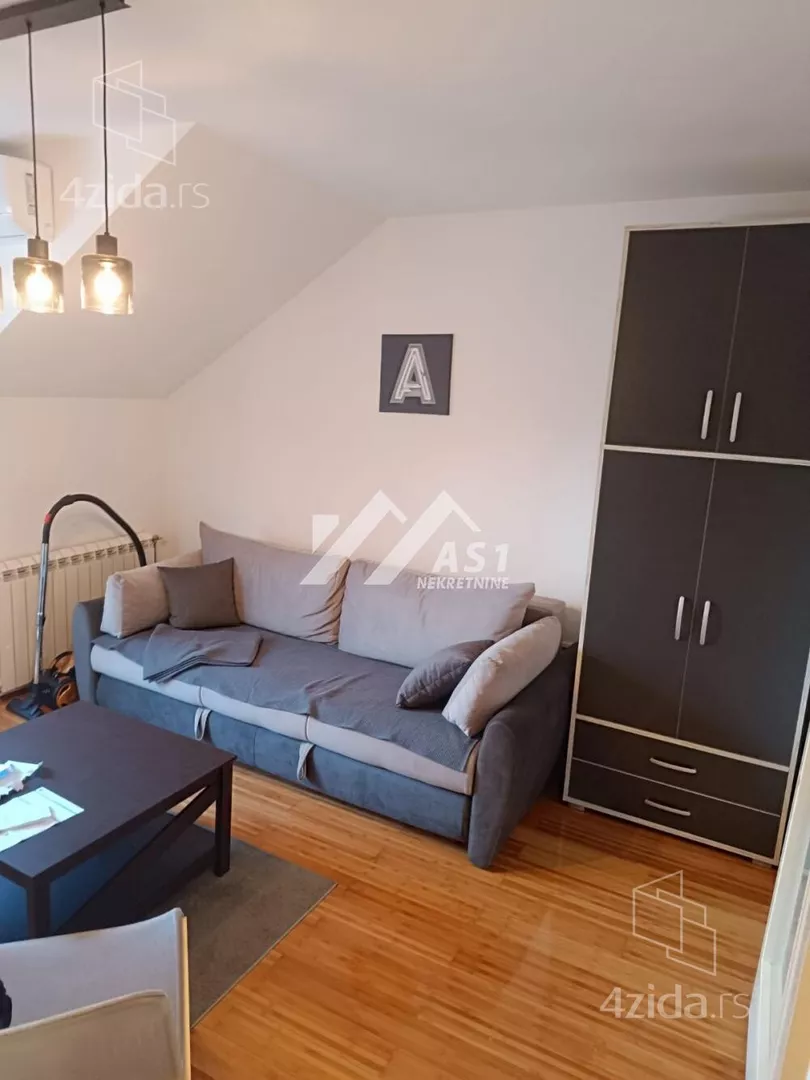 Jednosoban stan za izdavanje, Koste Racina, 300€, 35m²